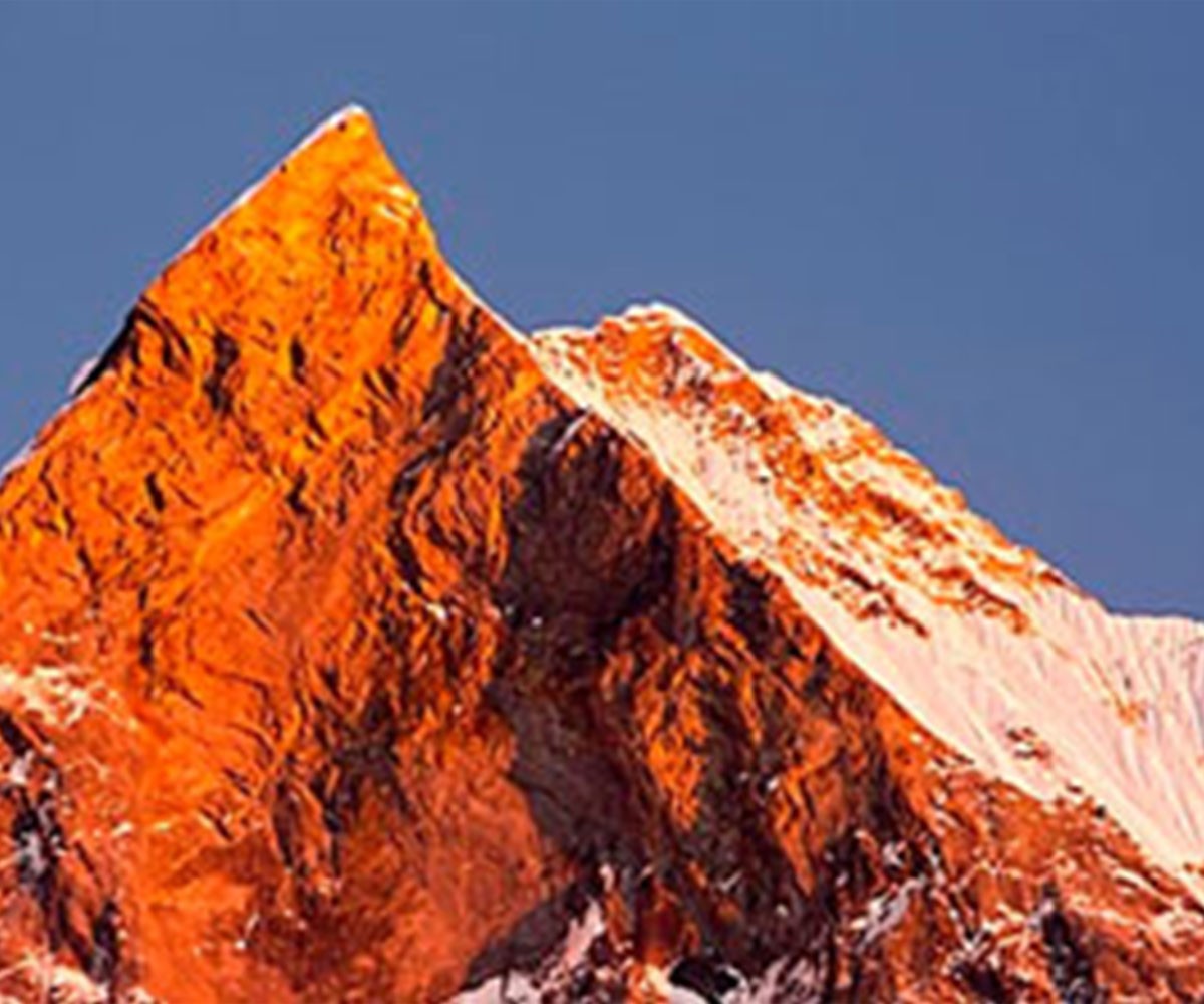 Amphu Labtsa Pass Trek